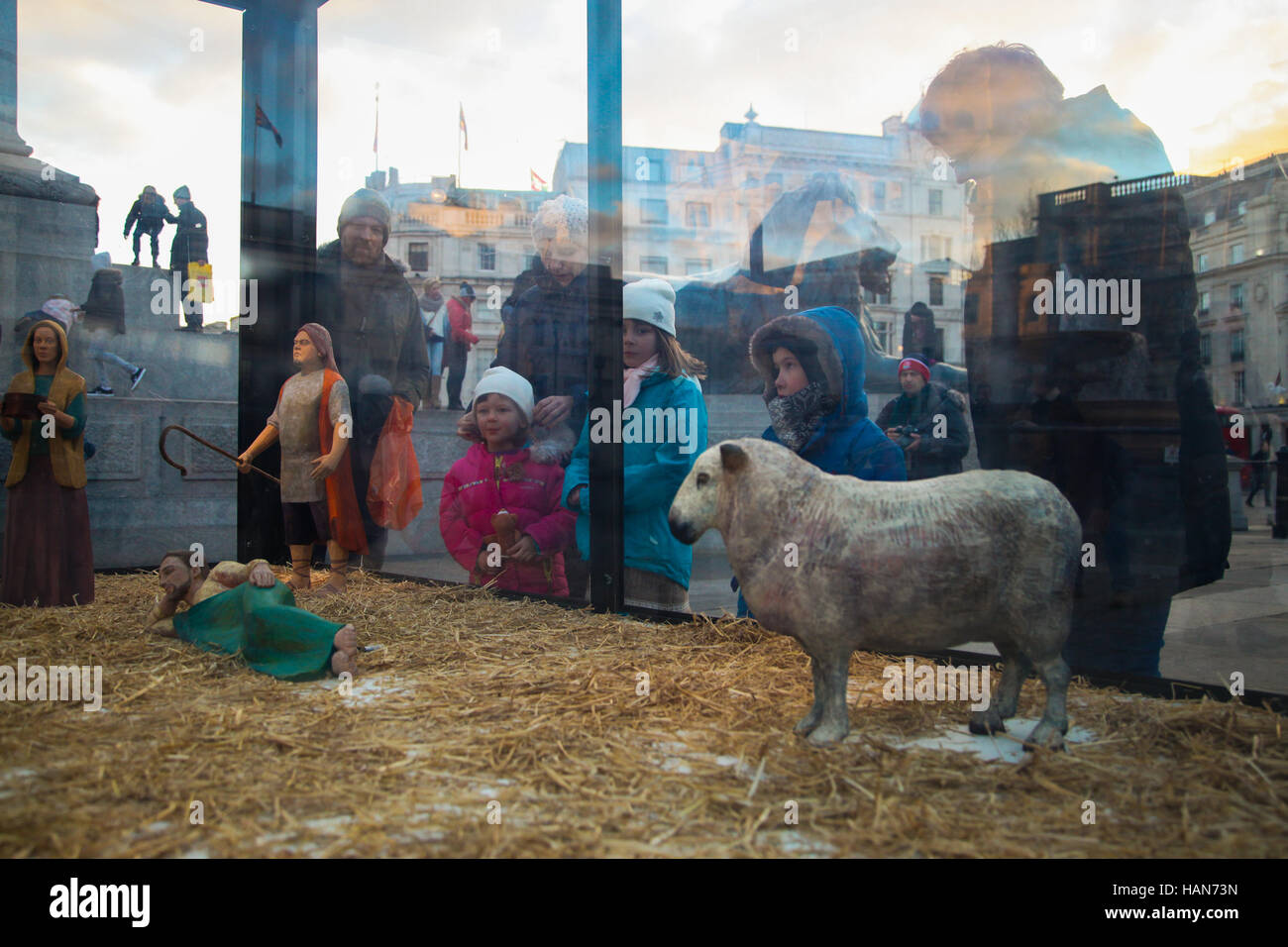 Trafalgar Square, London, UK. 3rd Dec, 2016. Children and adult looks ...