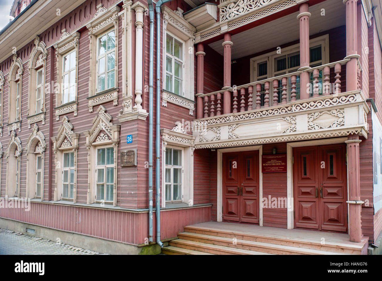 Wooden house with carved architraves, Vologda Stock Photo - Alamy