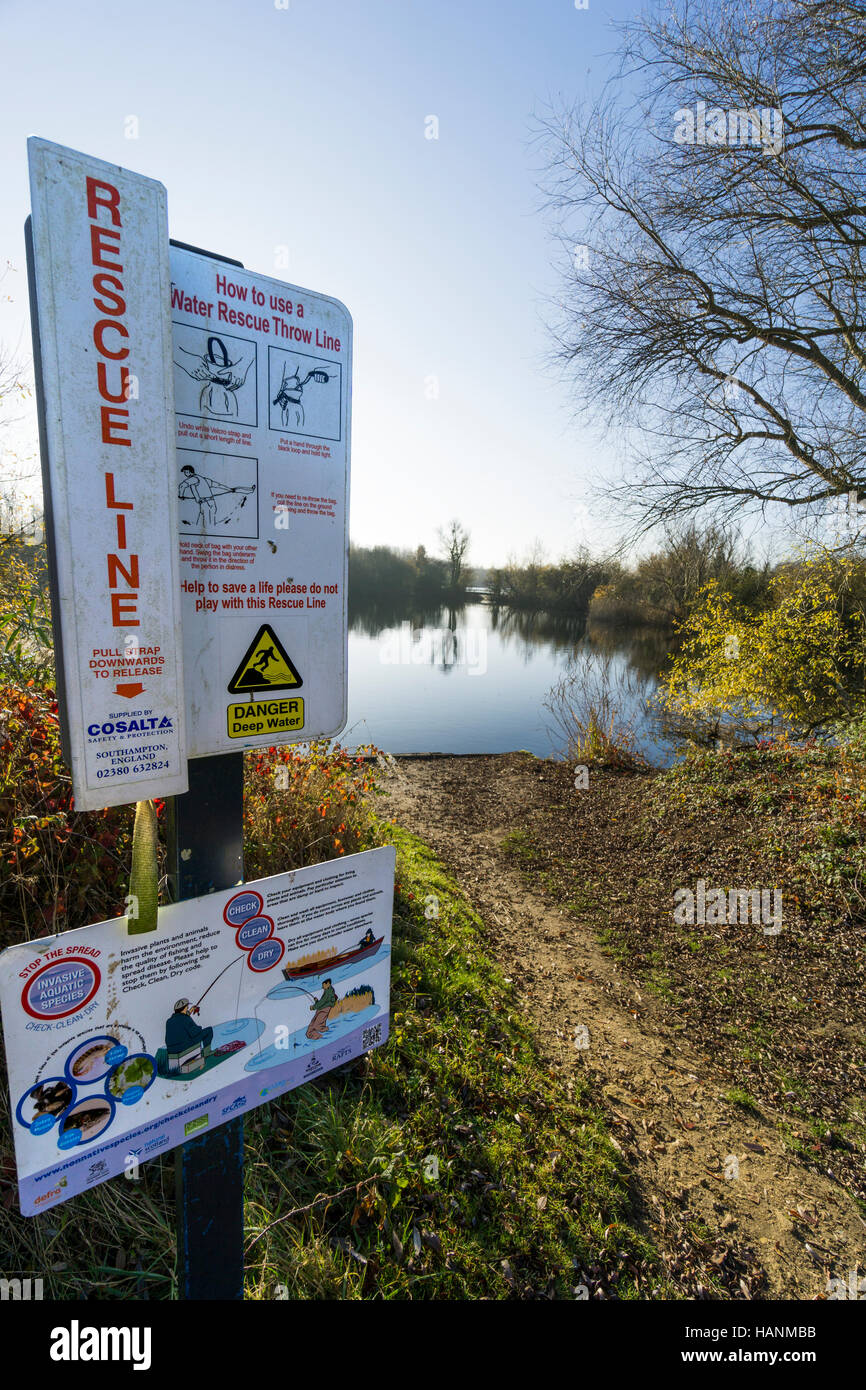 Rescue line and instructions at lakeside Stock Photo - Alamy