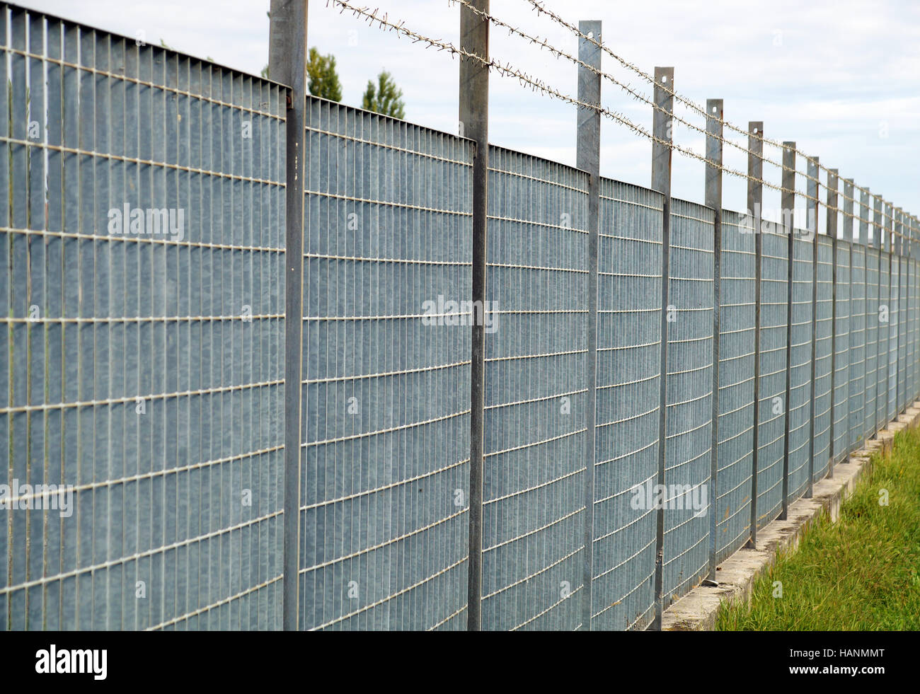 Steel anti entry fence with sharp spikes Stock Photo - Alamy