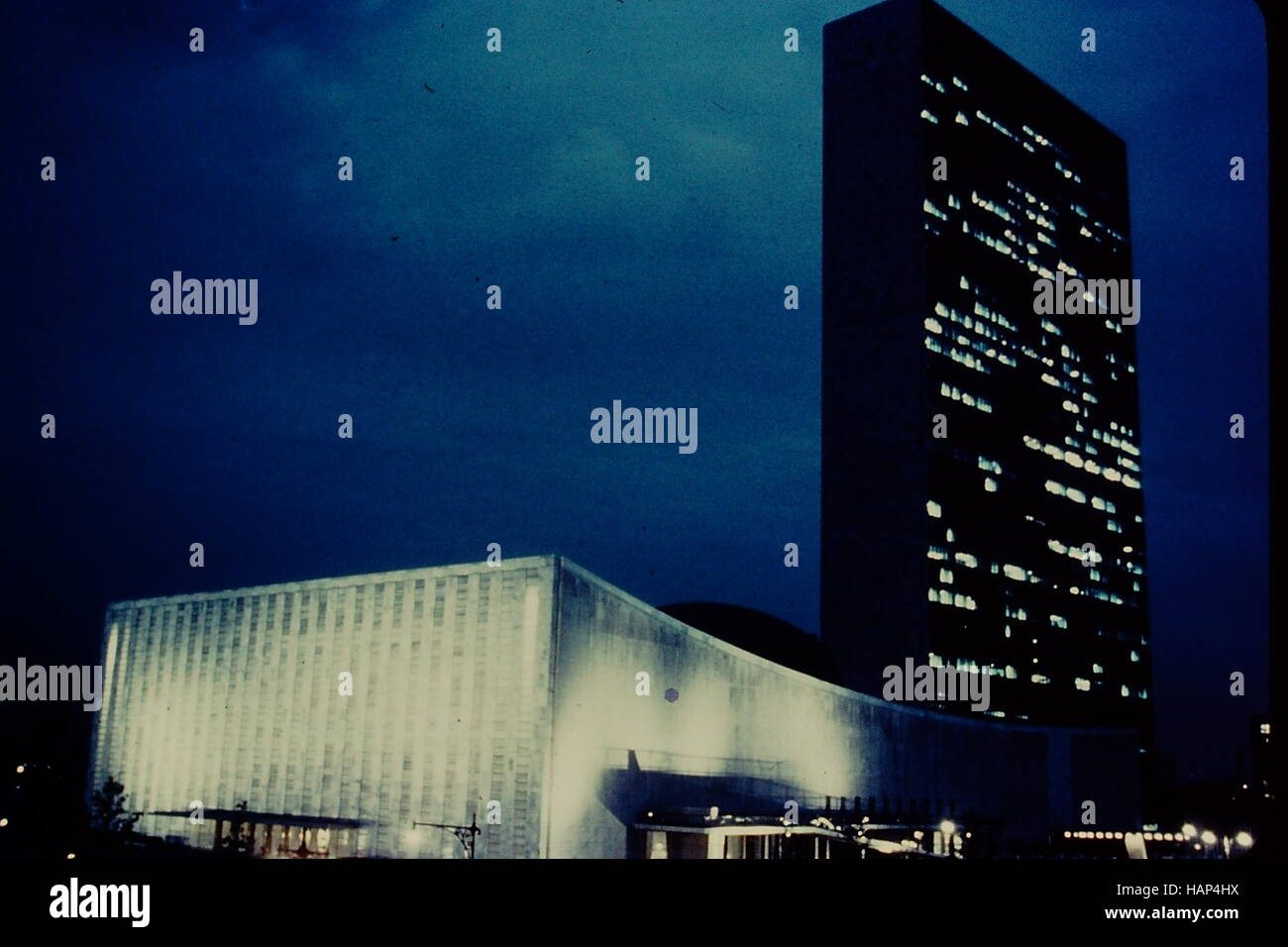 United Nations Building at night Stock Photo - Alamy