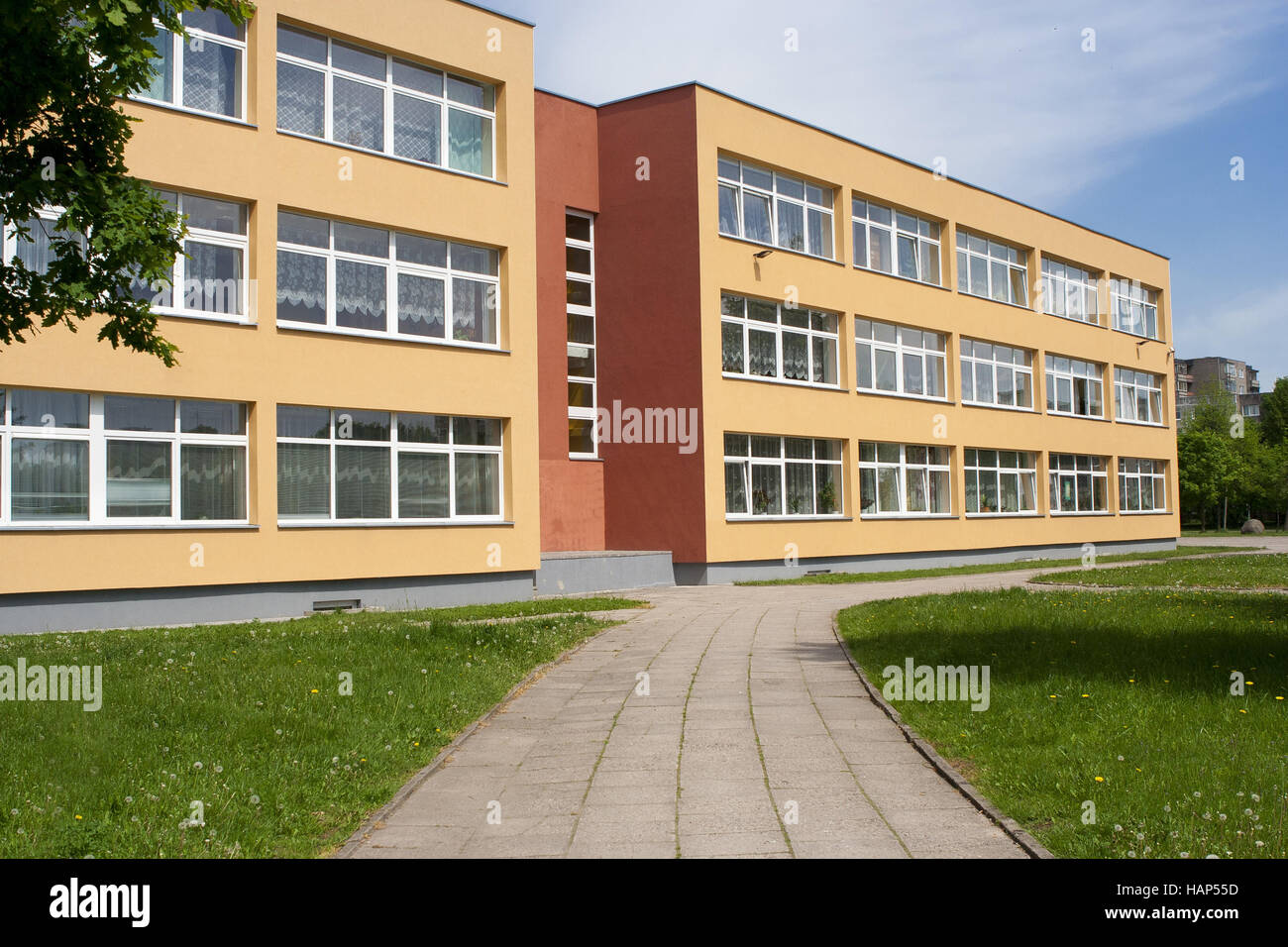 School building exterior hi-res stock photography and images - Alamy