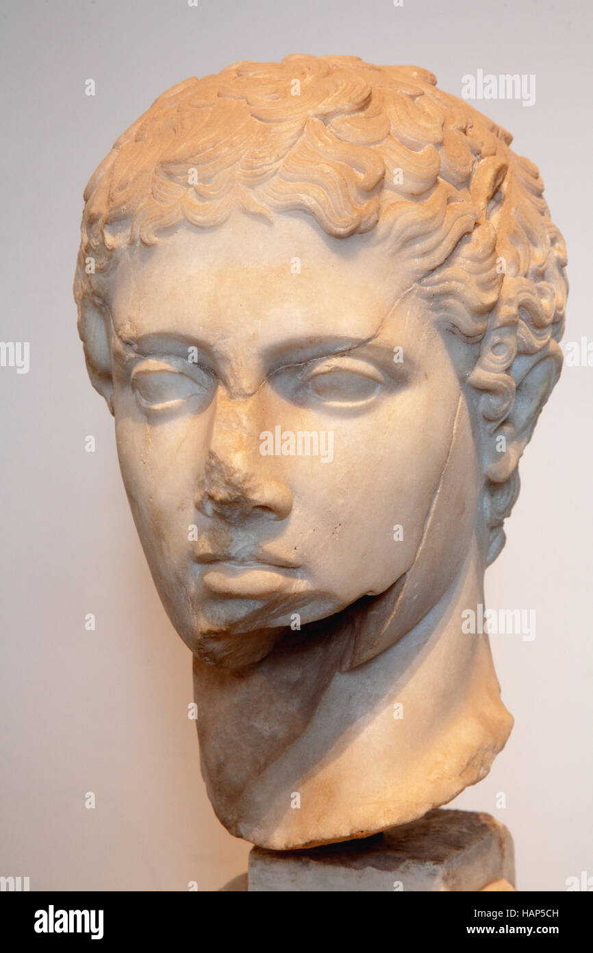 Ancient Bust Stock Photos & Ancient Bust Stock Images - Alamy