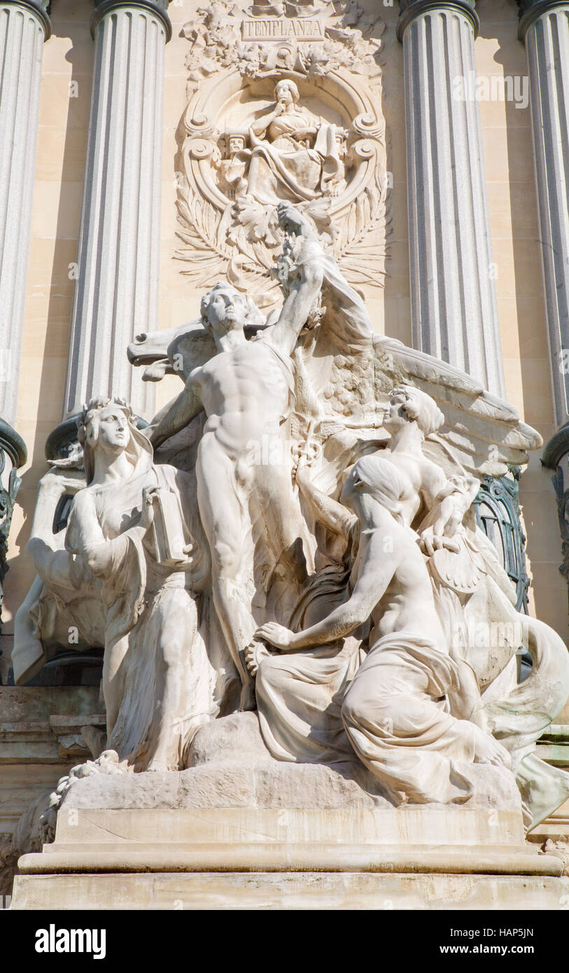 Monument memorial sculpture statue hi-res stock photography and images ...