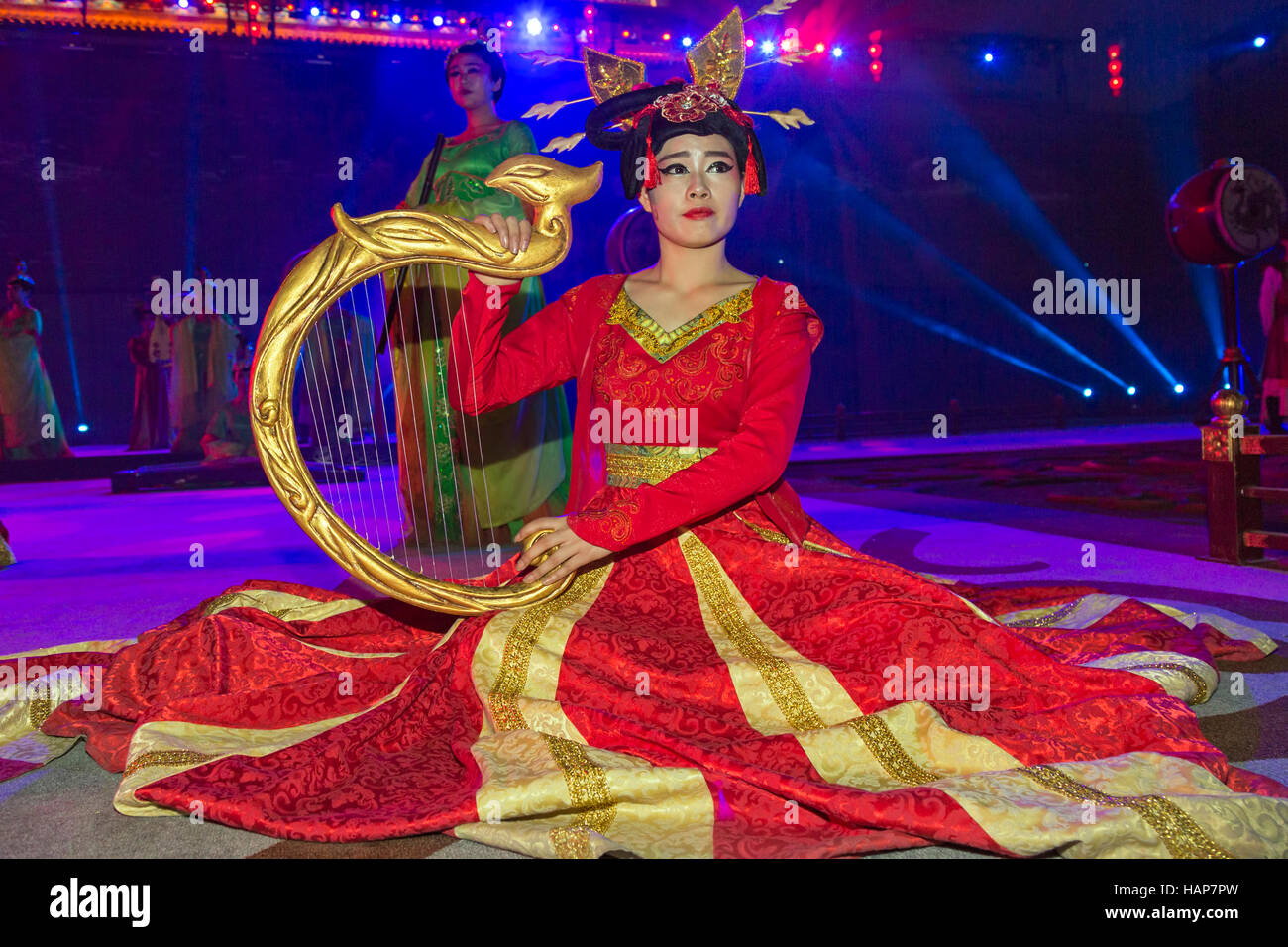 Performer at Chinese cultural show, Xian, China Stock Photo - Alamy