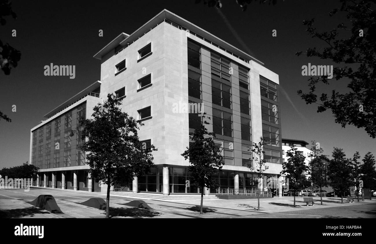 Steel and glass construction hi-res stock photography and images - Alamy