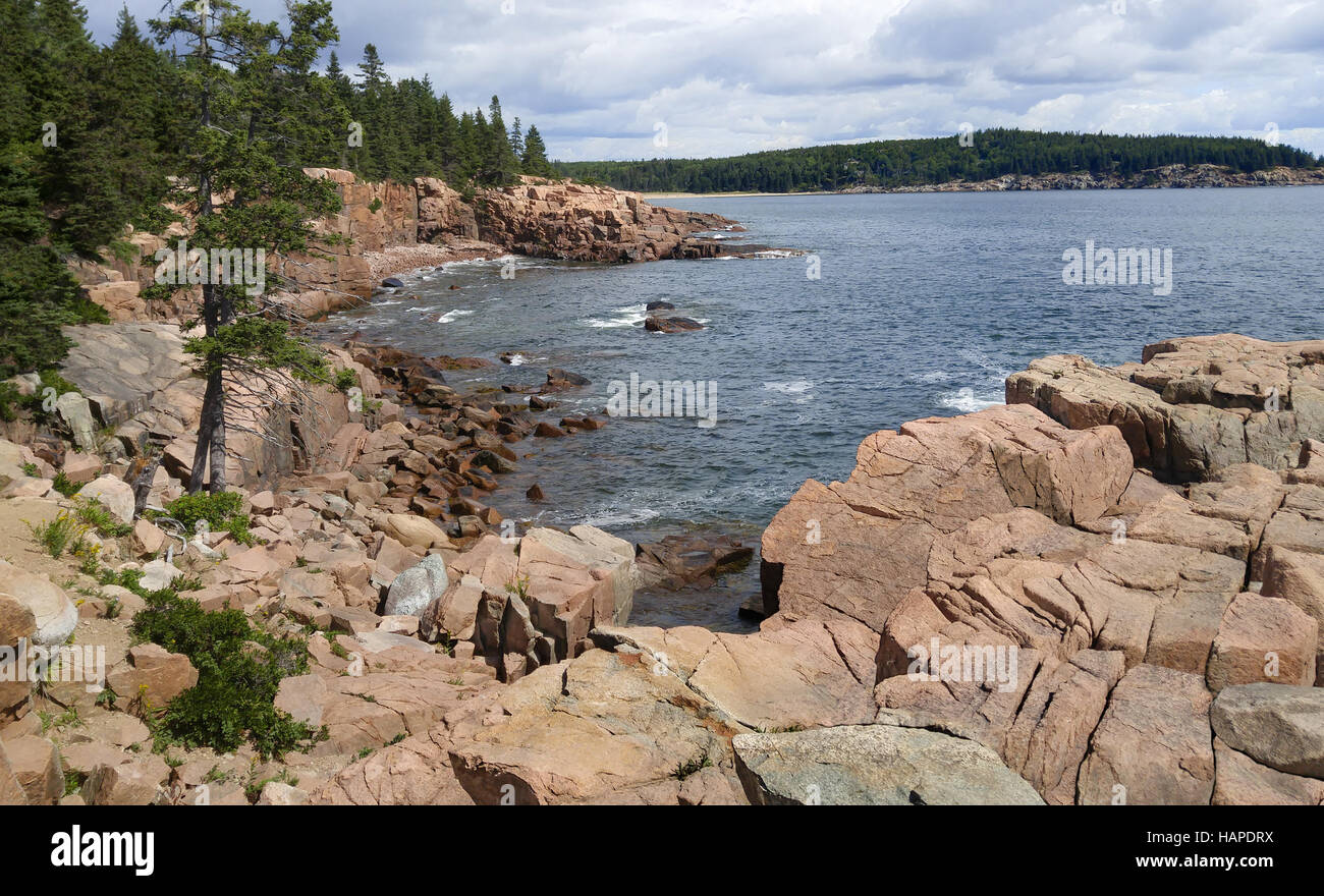 Climbing rocky coastline hi-res stock photography and images - Alamy
