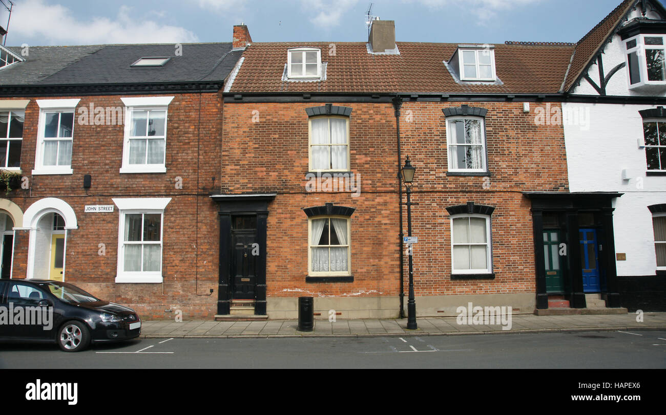 Old terraced housing hi-res stock photography and images - Alamy