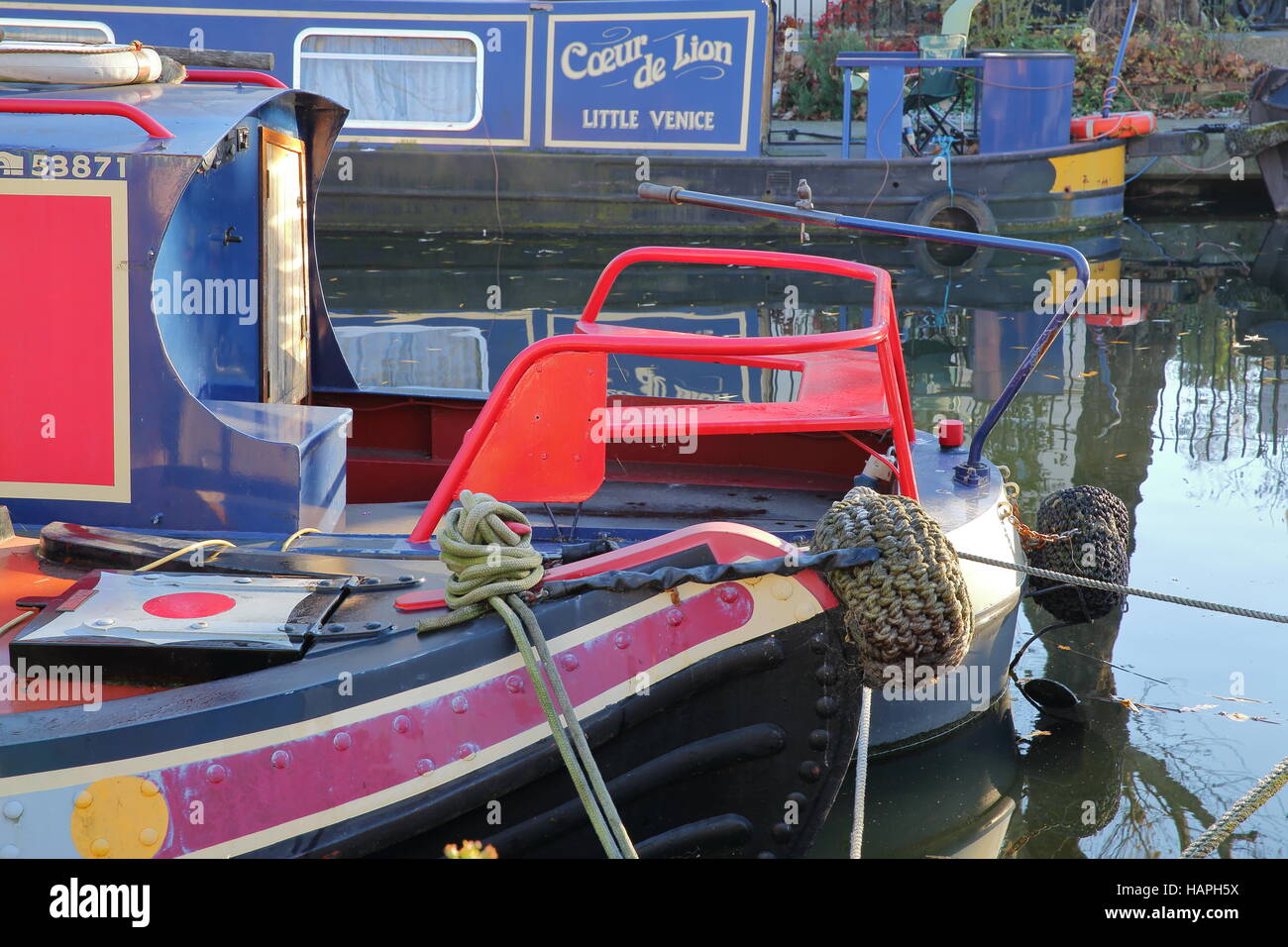 London water reflections hi-res stock photography and images - Alamy