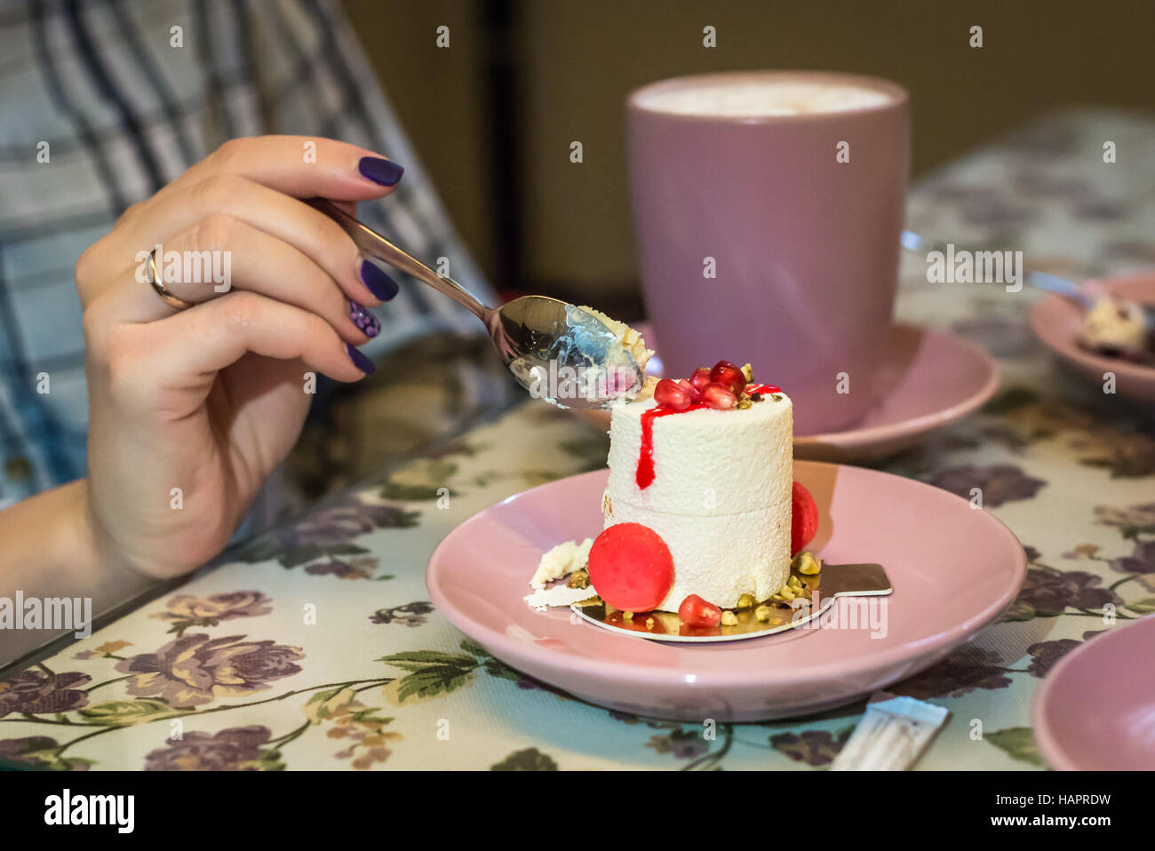 cake covered with white frosting Stock Photo - Alamy