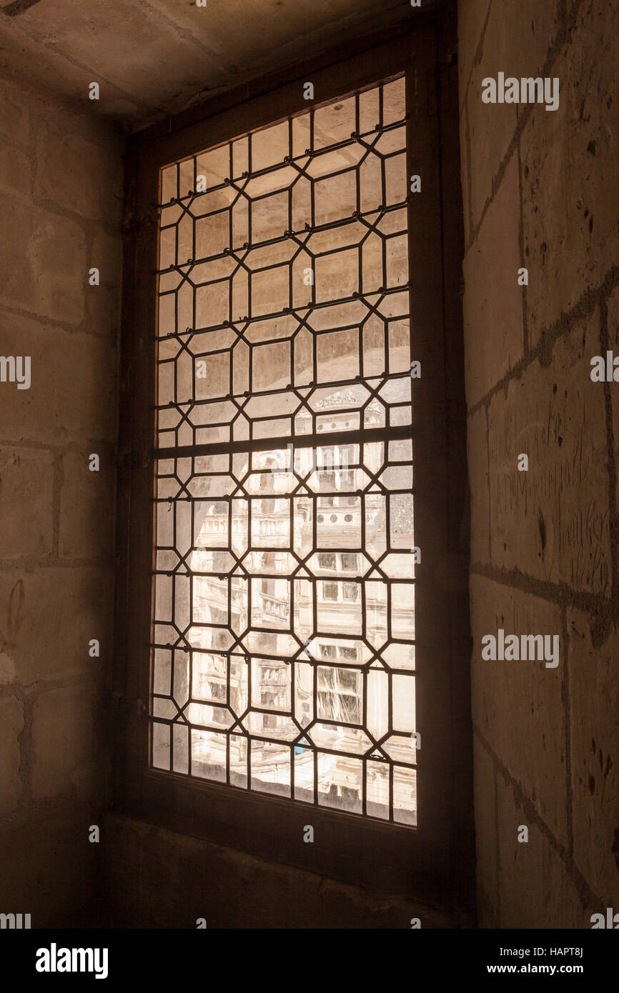 French chateau window hi-res stock photography and images - Alamy