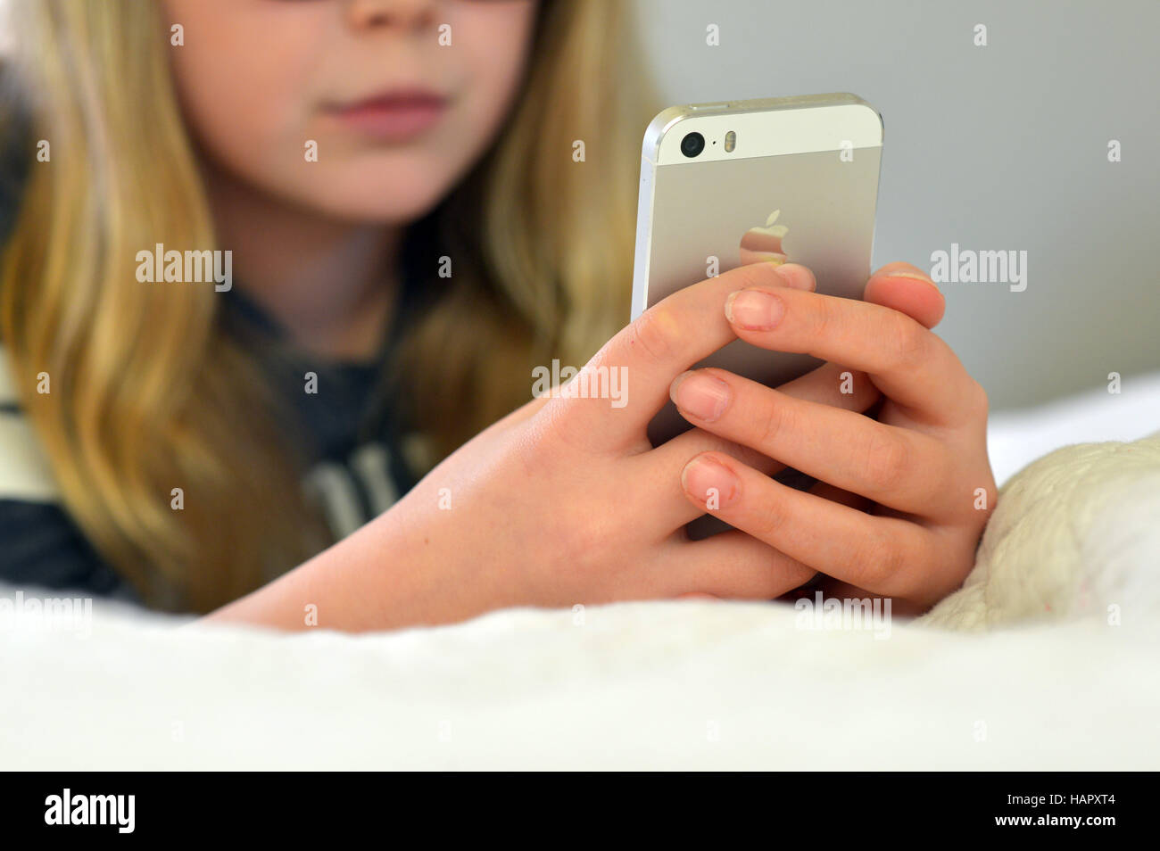 Tween hi-res stock photography and images - Alamy