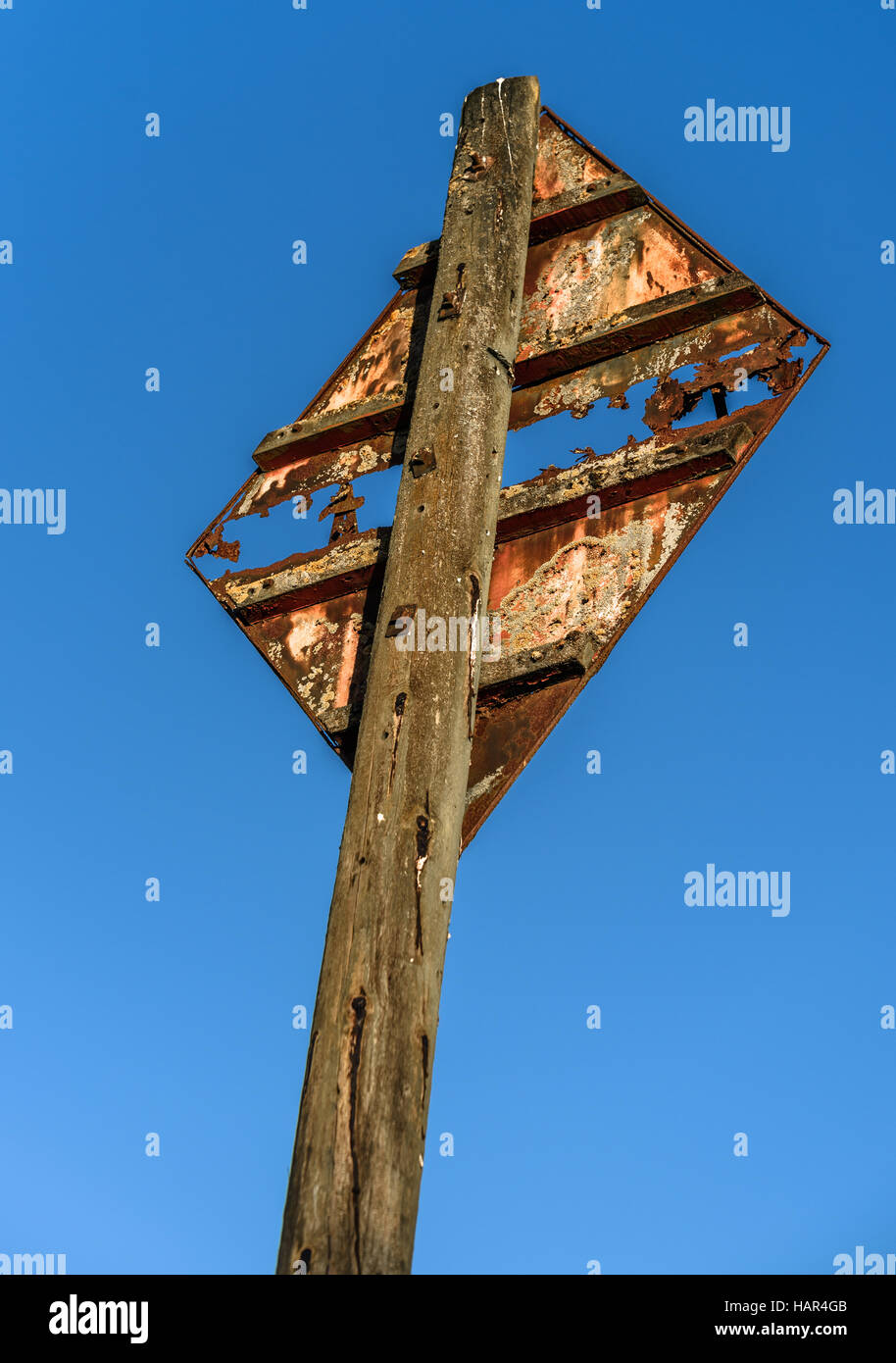 Diamond shaped sign hi-res stock photography and images - Alamy
