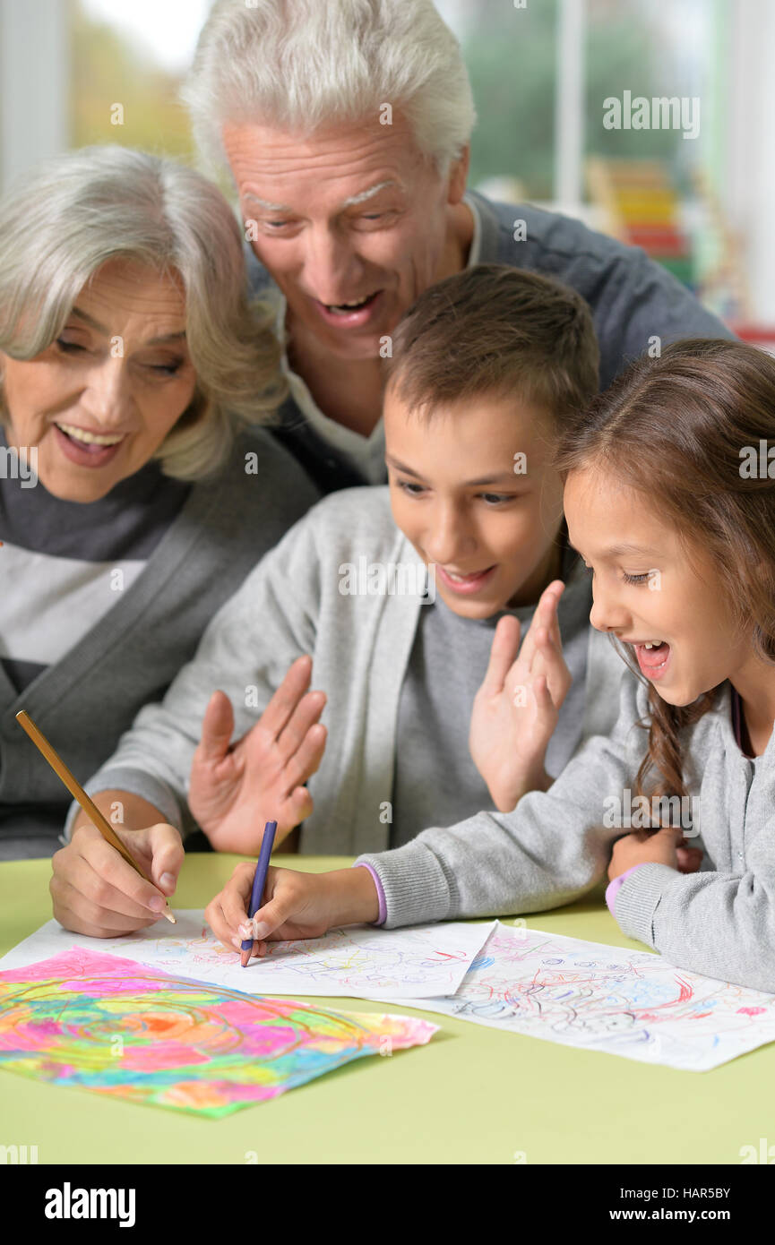 Grandparents and grandchildren drawing Stock Photo - Alamy