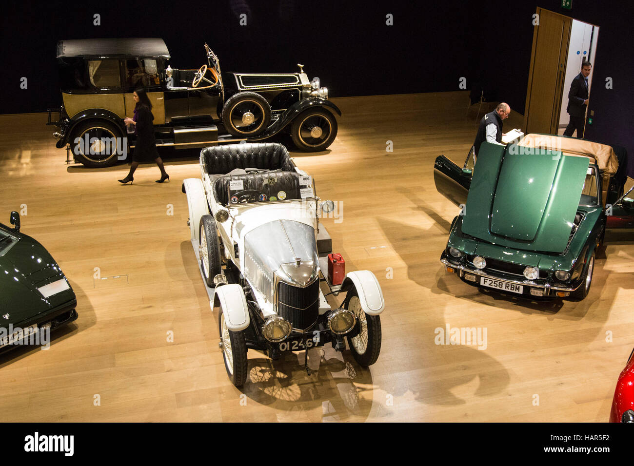 London, UK. 2 December 2016. 1914 Prince Henry Vauxhall, the world's ...