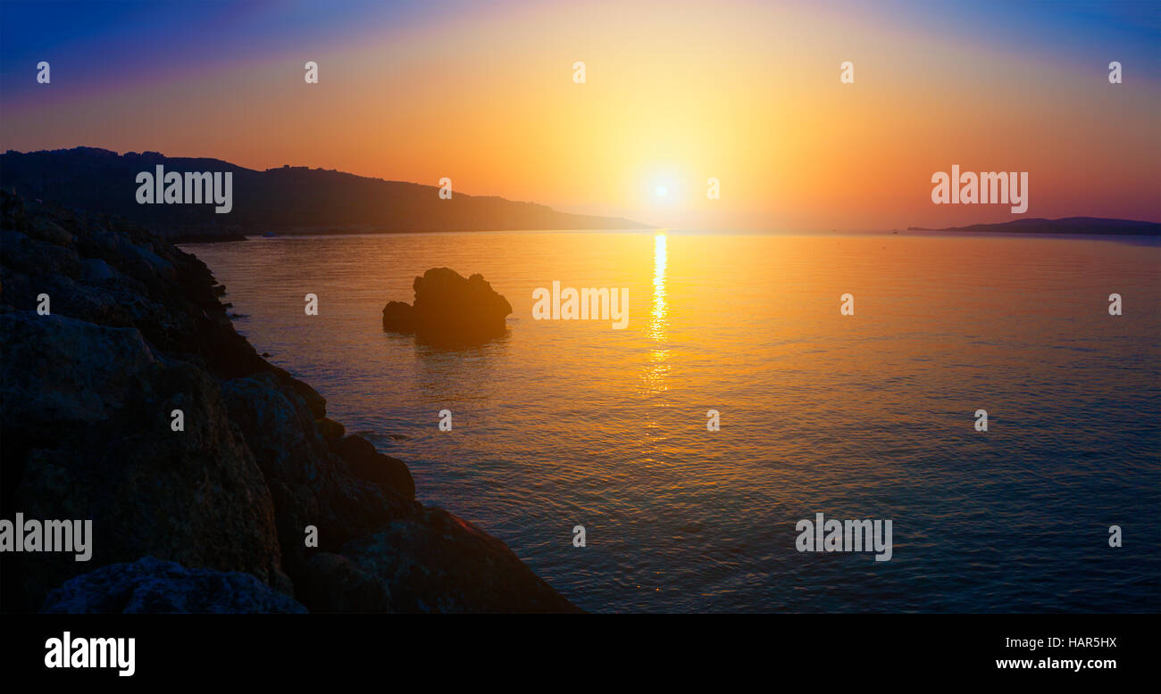 Sunrise over ocean sunset ocean hi-res stock photography and images - Alamy