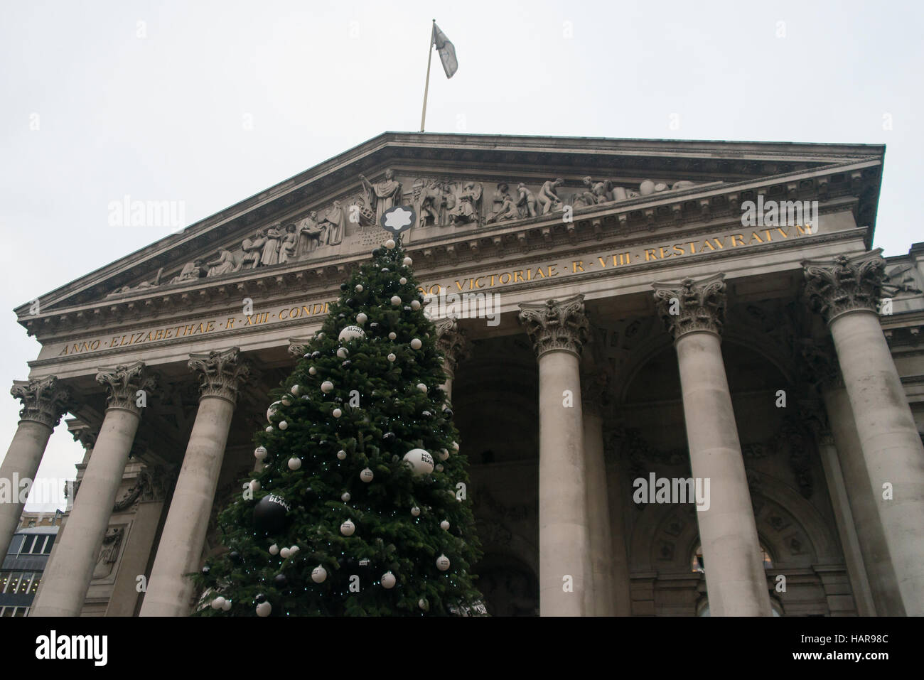 London, UK. 02nd Dec, 2016. The Royal Exchange gets ready for Christmas ...