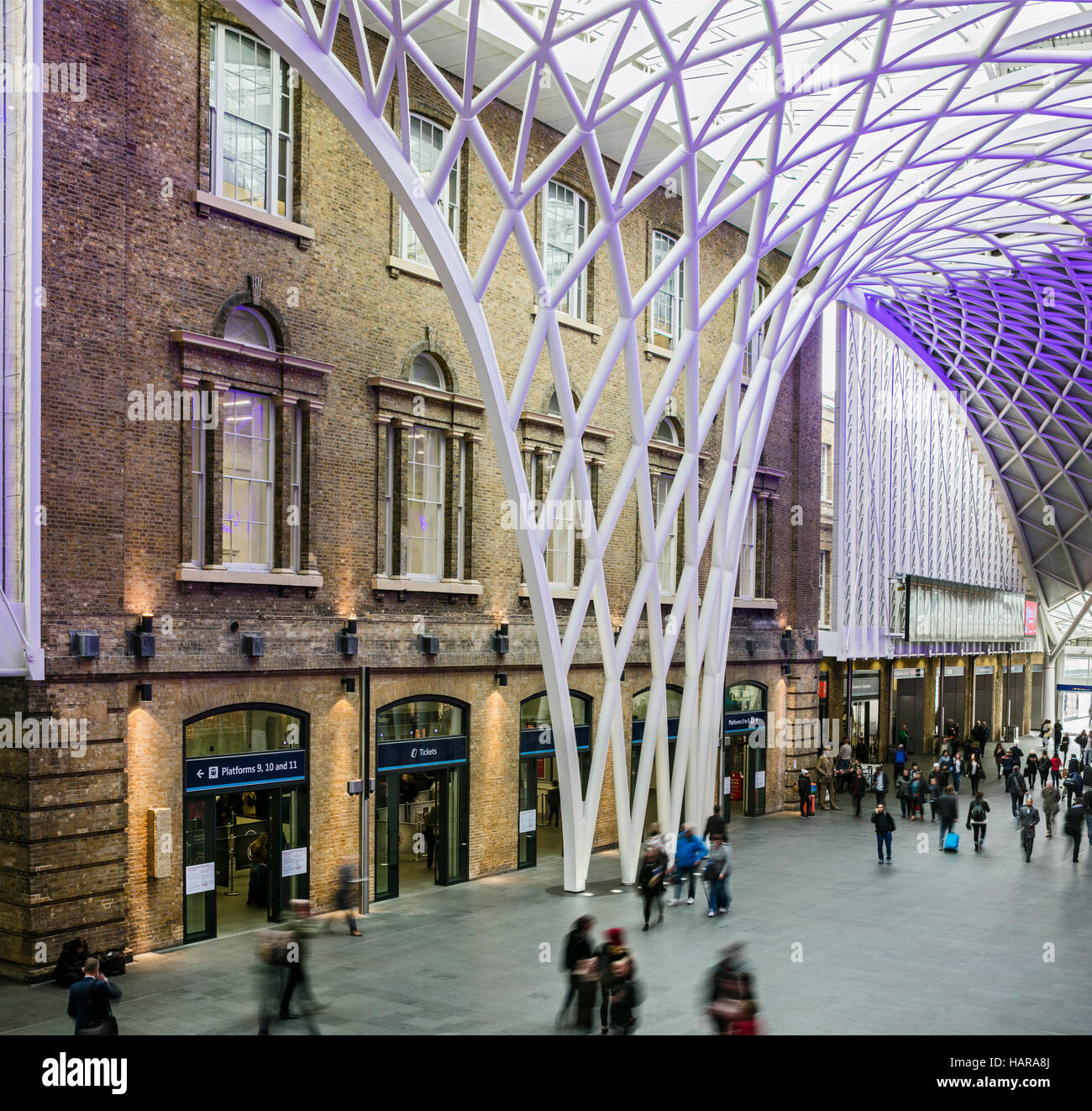 Kings Cross Station Interior Stock Photo - Alamy
