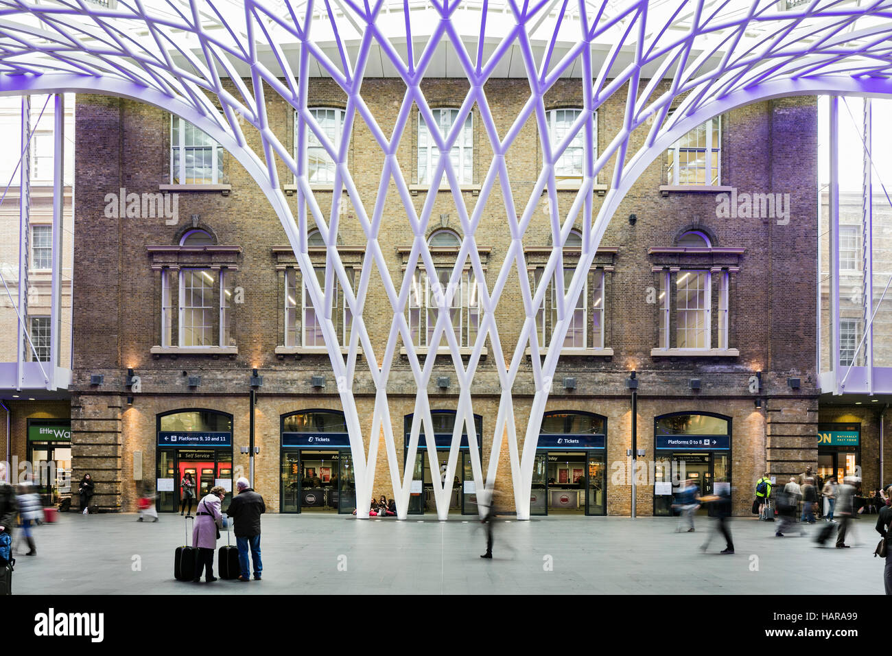Kings Cross Station Interior Stock Photo - Alamy