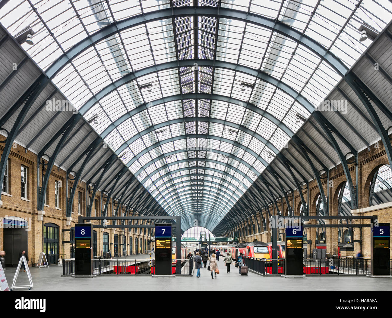 Kings Cross Station Interior Stock Photo - Alamy