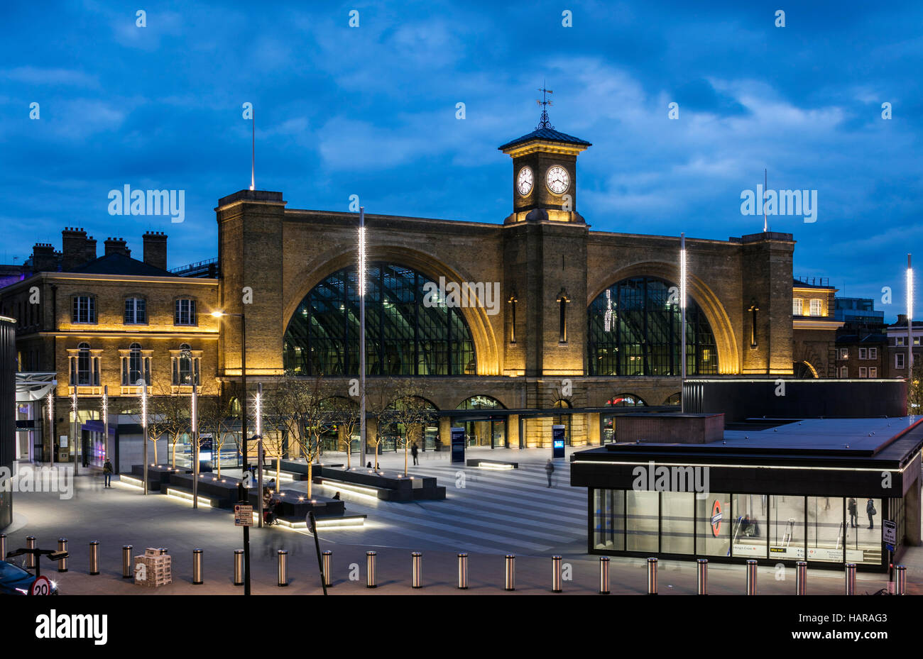 Kings cross square hi-res stock photography and images - Alamy