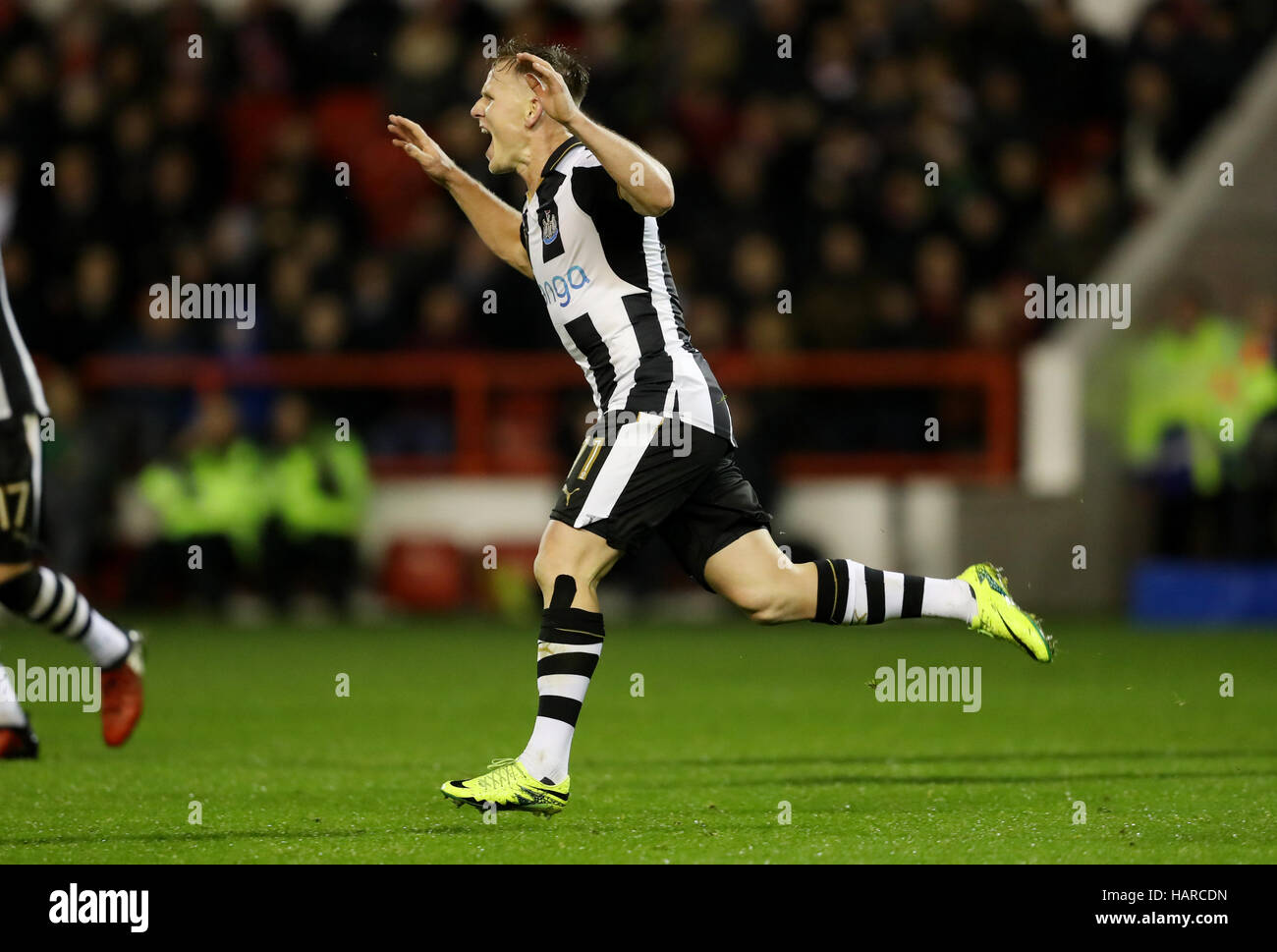 Newcastle United's Matt Ritchie celebrates scoring his side's first ...