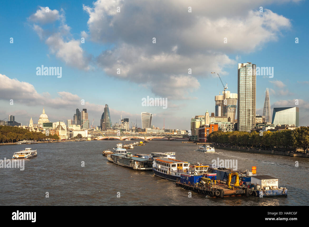 Cityscape thames river hi-res stock photography and images - Alamy