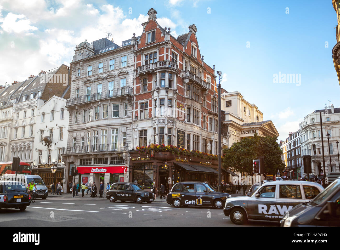 London streets view The Wellington pub Stock Photo - Alamy