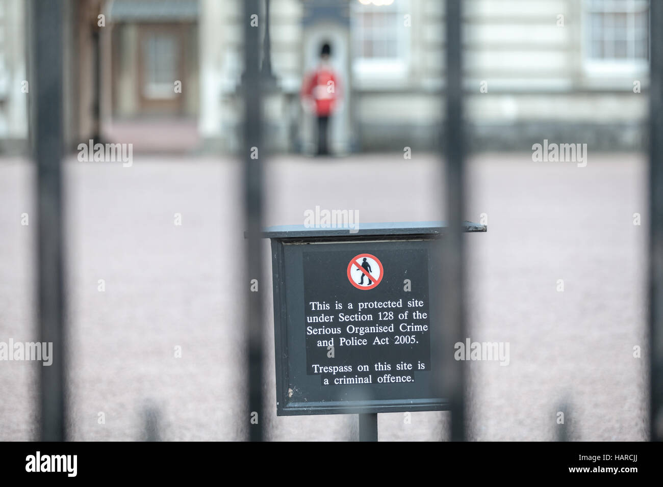 London Buckingham Palace info panel about illegal trespass Stock Photo ...