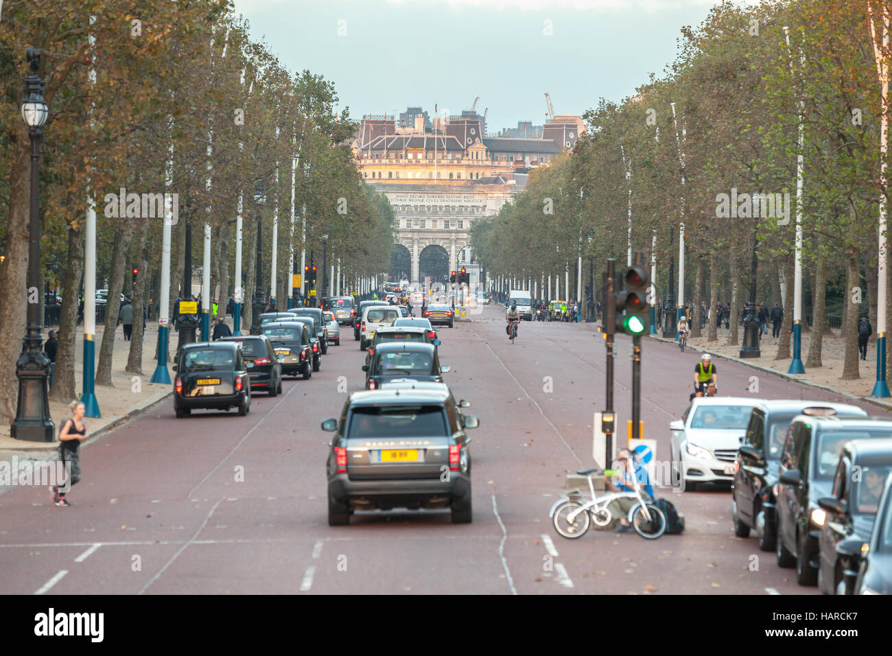 Mall road hi-res stock photography and images - Alamy