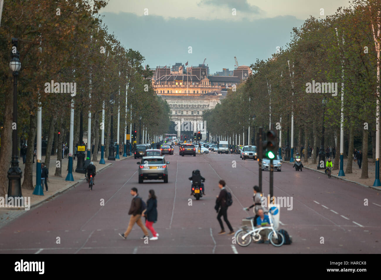 Mall road hi-res stock photography and images - Alamy