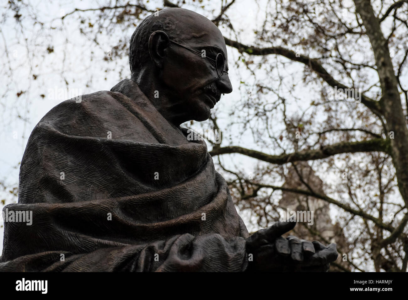 Statue of Ghandi in Parliament Square Stock Photo - Alamy
