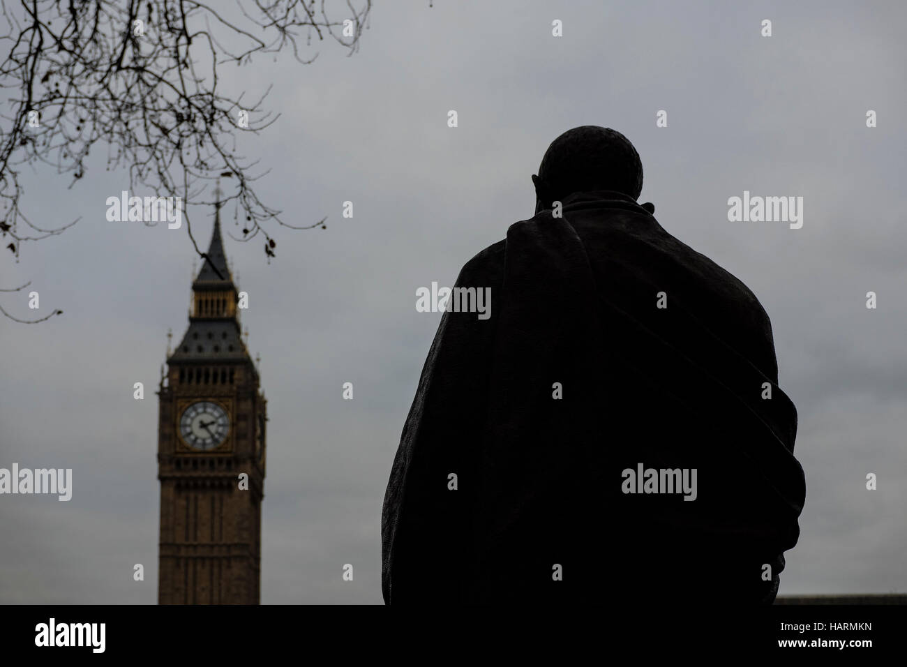 Statue of Ghandi in Parliament Square Stock Photo - Alamy