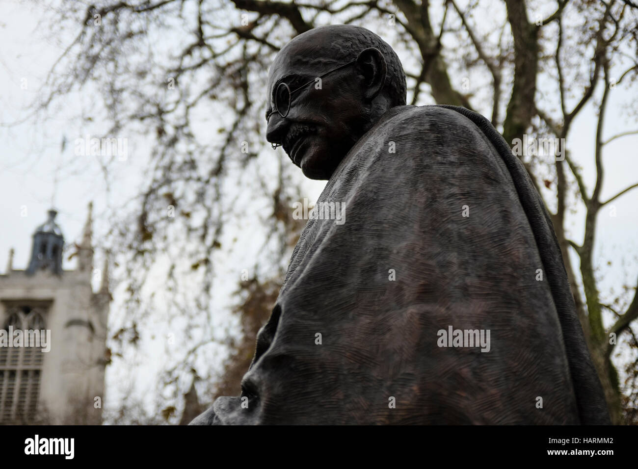 Statue of Ghandi in Parliament Square Stock Photo - Alamy