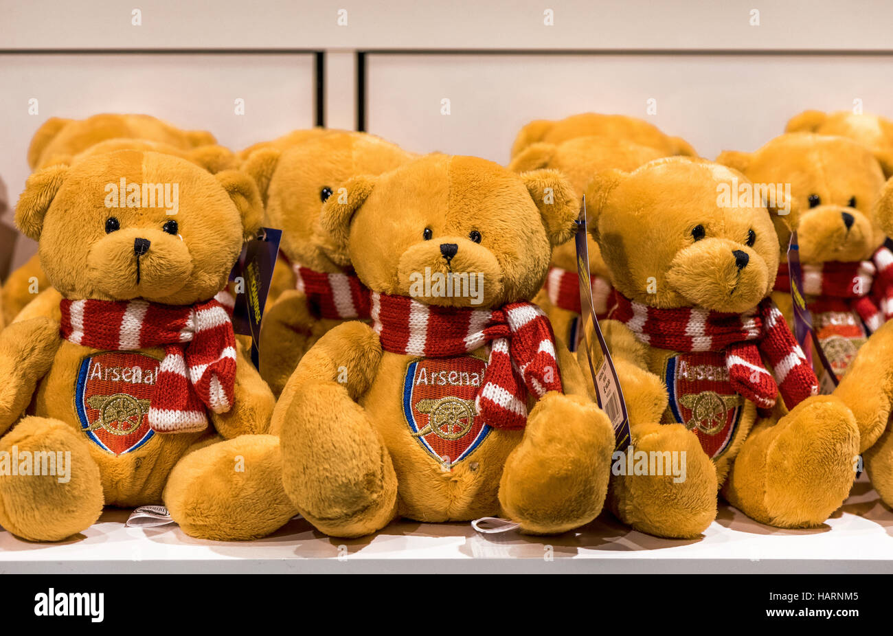 Emirates stadium shop hi-res stock photography and images - Alamy