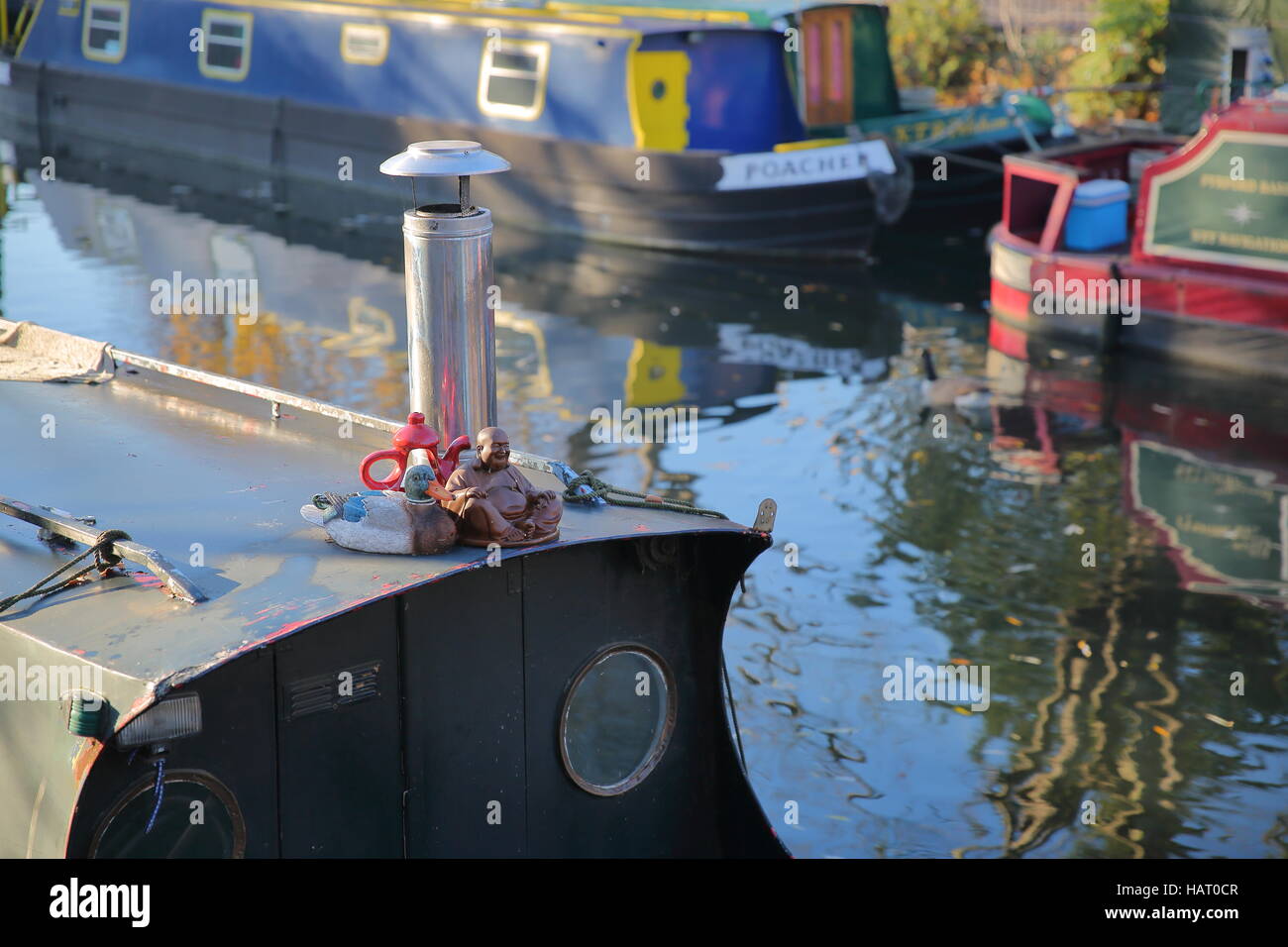 London canal water reflections hi-res stock photography and images - Alamy