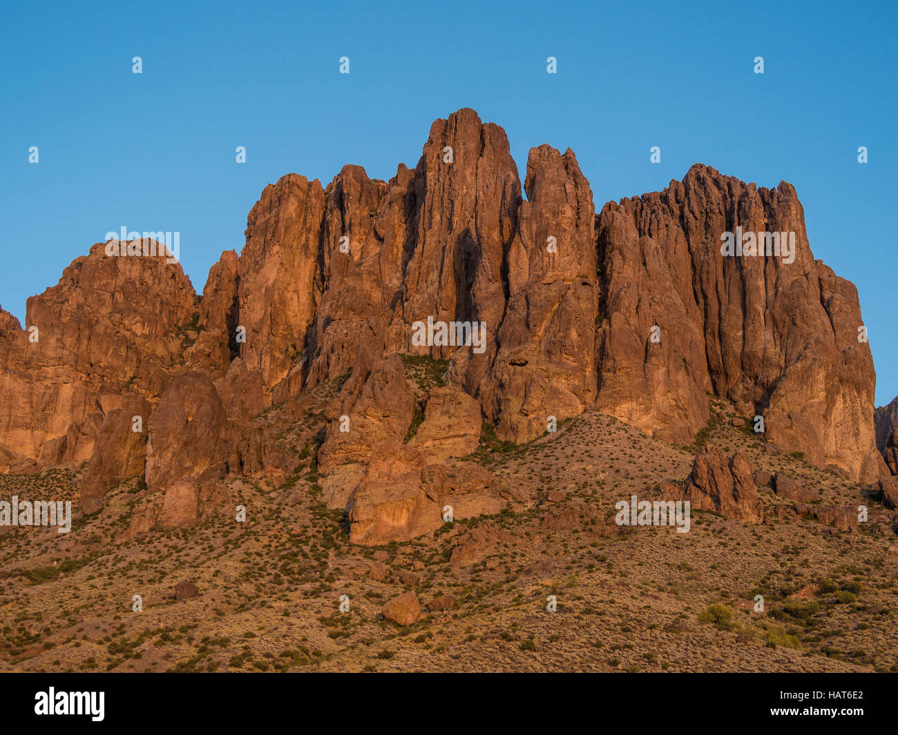 Superstition Mountain at sunset, Jacob's Crosscut Trail, Lost Dutchman ...