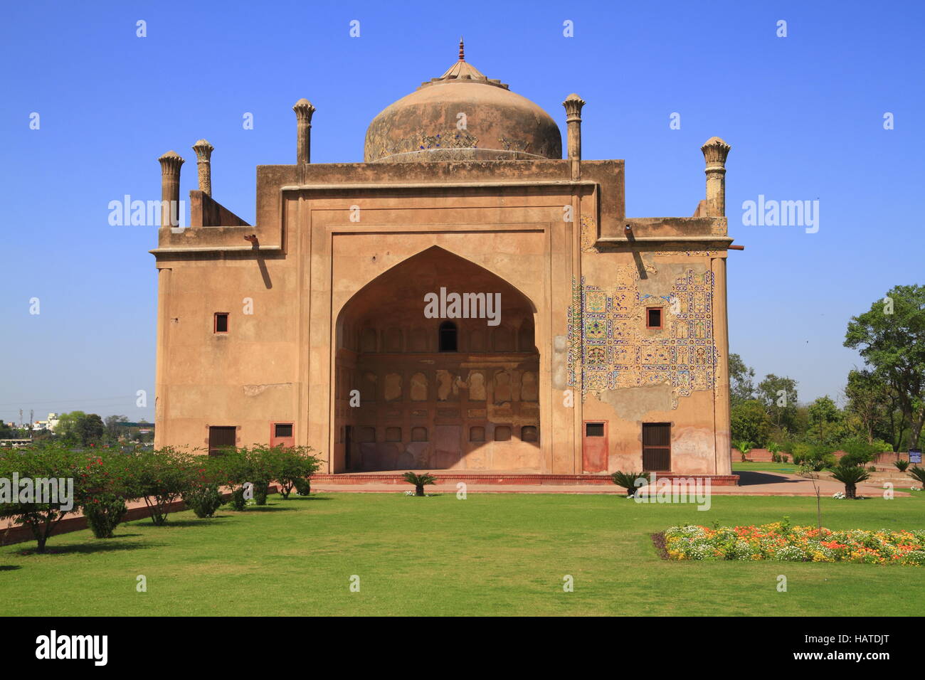 Chini hi-res stock photography and images - Alamy