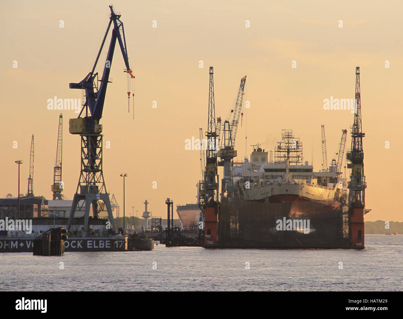 Ship overhaul hi-res stock photography and images - Alamy