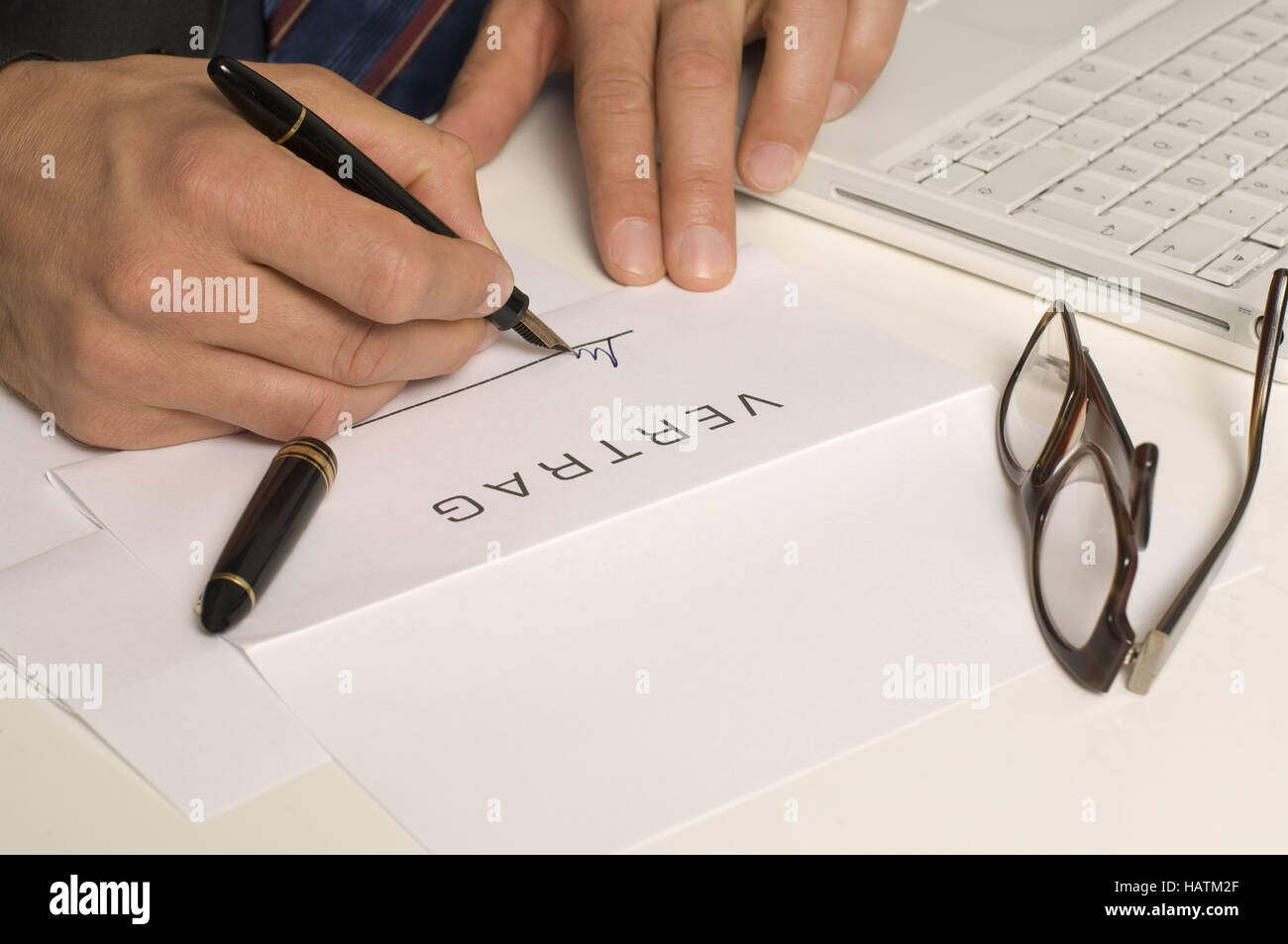 signing a contract Stock Photo - Alamy