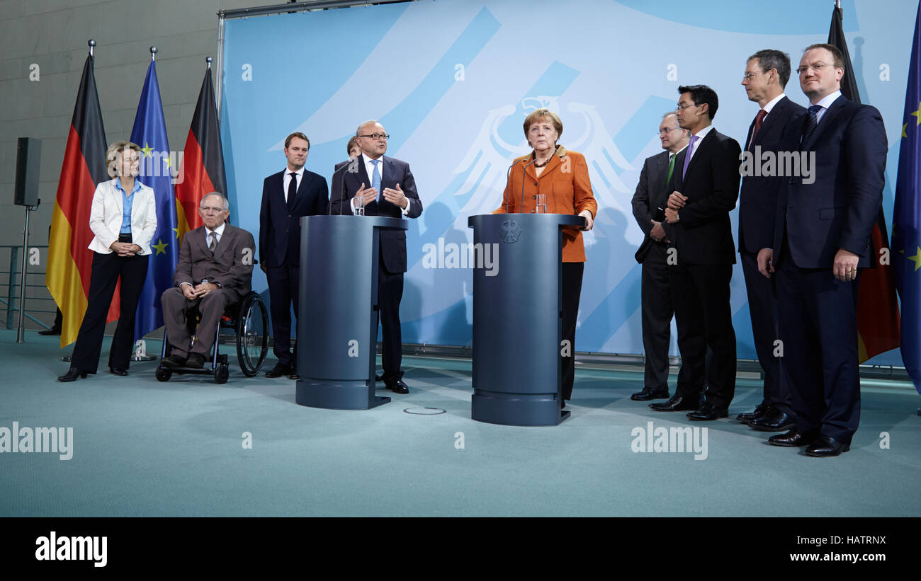 Federal chancellor and prof dr peter bofinger hi-res stock photography ...