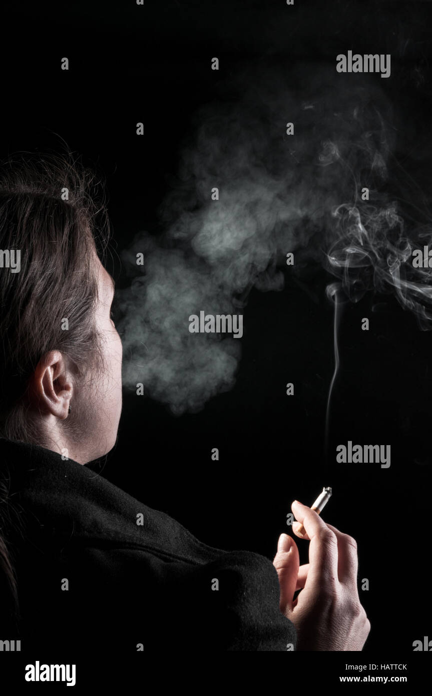 Smoking woman hi-res stock photography and images - Alamy