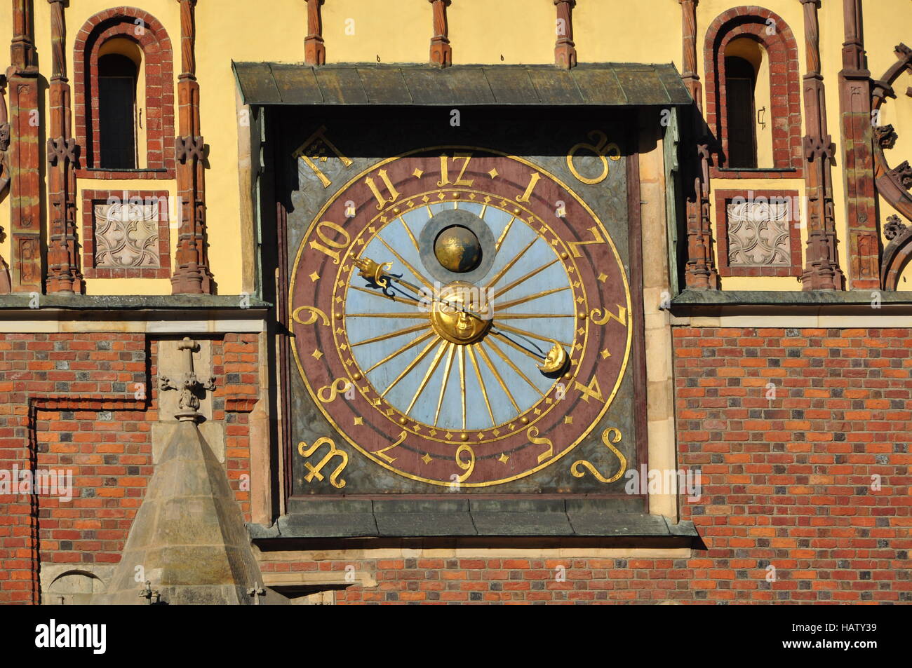 Old clock horologe hi-res stock photography and images - Alamy