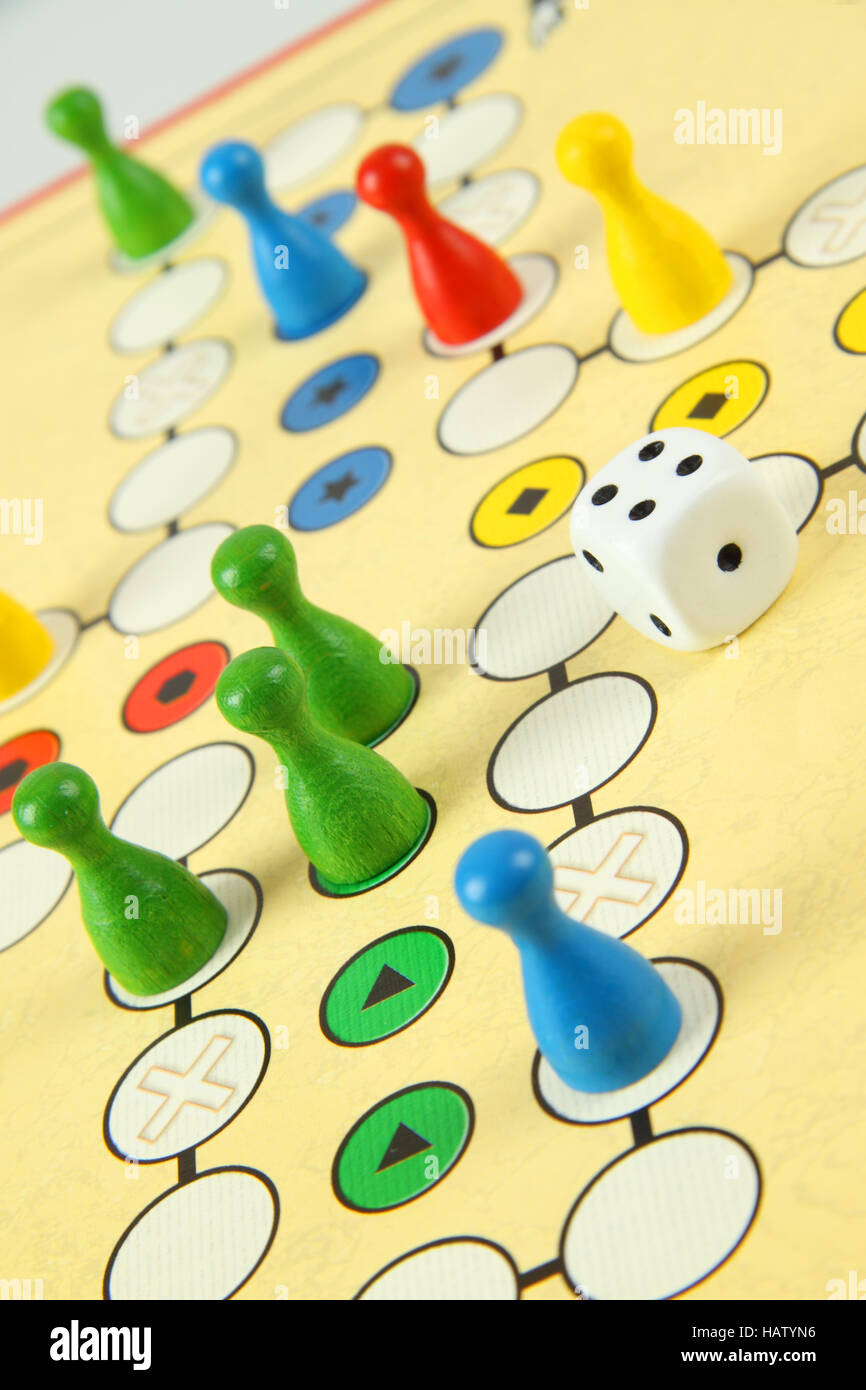 Parcheesi board hi-res stock photography and images - Alamy