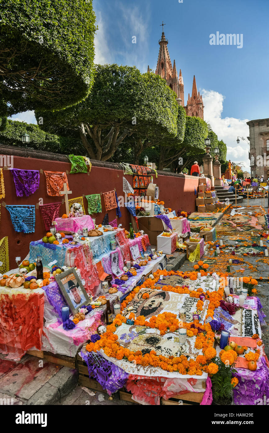Mexico altar ofrendas church hi-res stock photography and images - Alamy