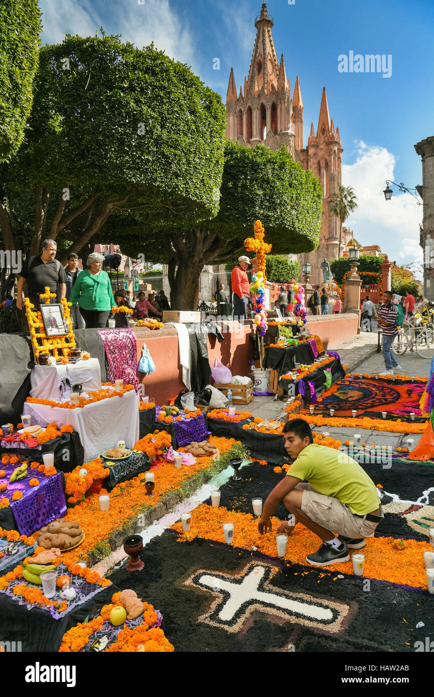 Mexico altar ofrendas church hi-res stock photography and images - Alamy