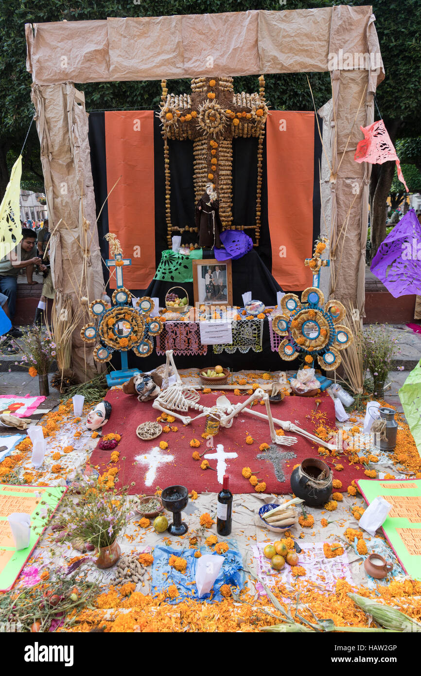 Altar ofrenda hi-res stock photography and images - Alamy