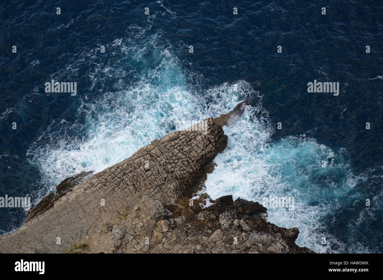 Cliff ledge hi-res stock photography and images - Alamy