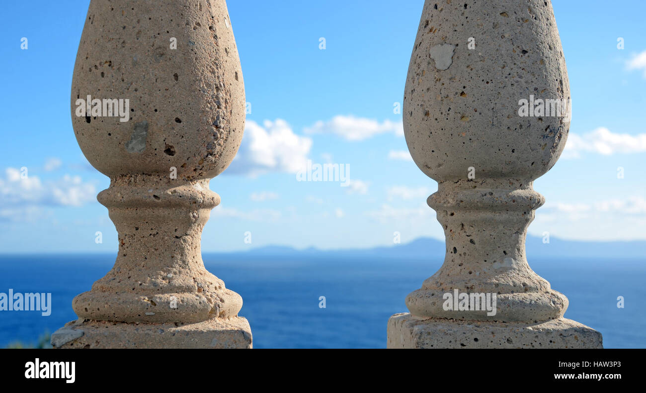 Stone pedestals hi-res stock photography and images - Alamy