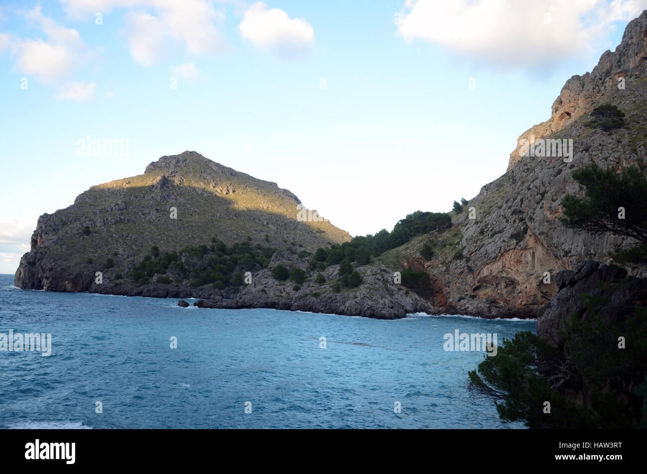 Cliff ledge hi-res stock photography and images - Alamy